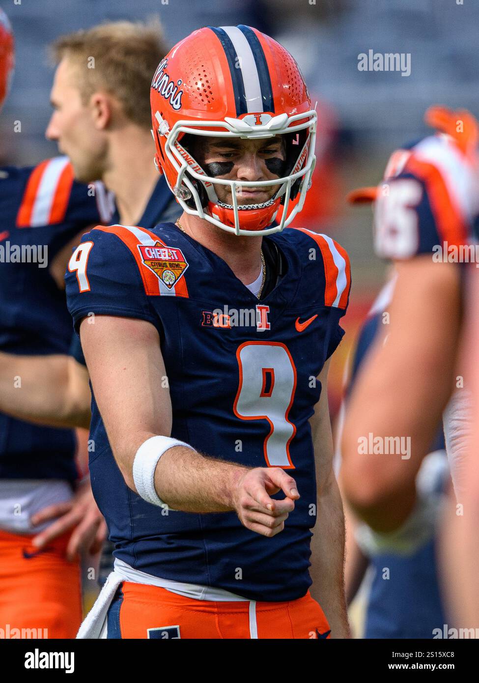 Orlando, FL, USA. 31st Dec, 2024. Illinois Fighting Illini quarterback ...