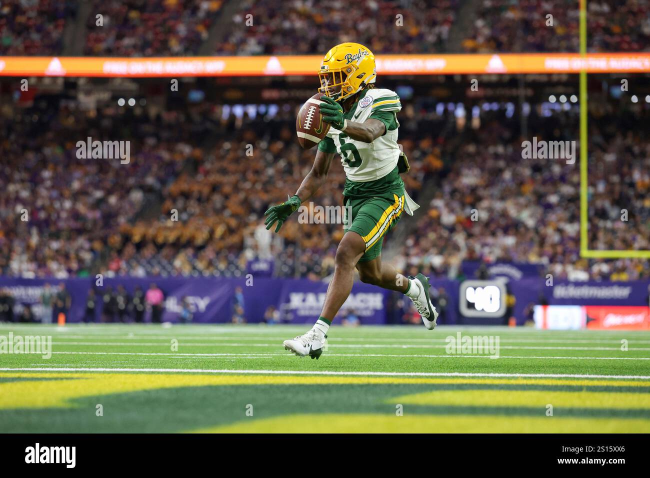 HOUSTON, TX - DECEMBER 31: Baylor Bears wide receiver Ashtyn Hawkins (6 ...