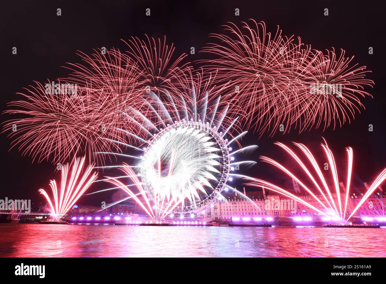 London, UK, 1 January 2025. New year's eve fireworks at the London Eye ...