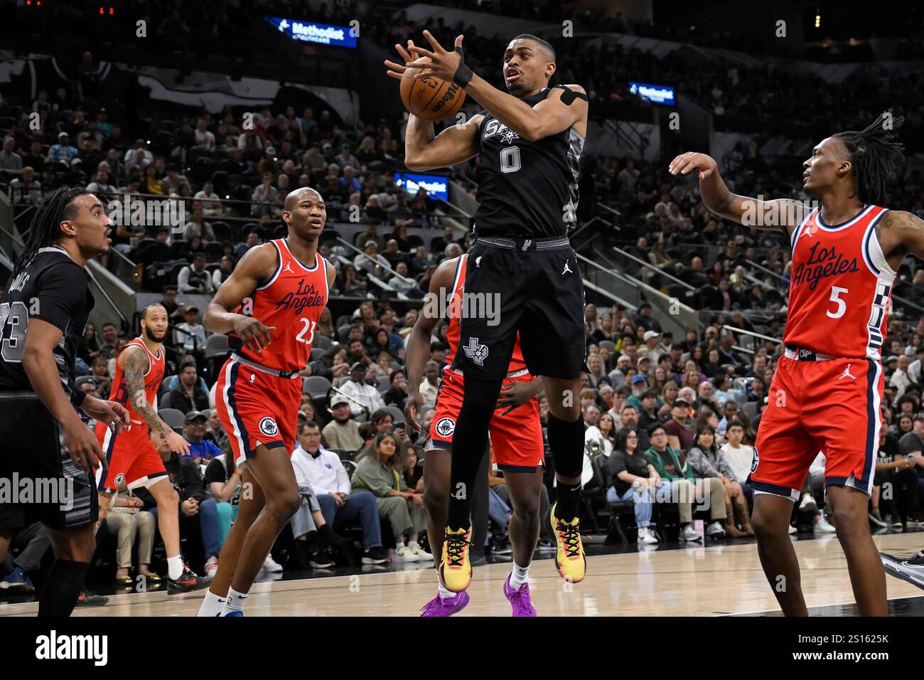 San Antonio Spurs' Keldon Johnson (0) chases the rebound during the ...