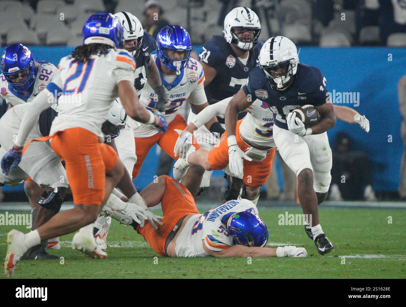 Penn state football defense hi-res stock photography and images - Alamy