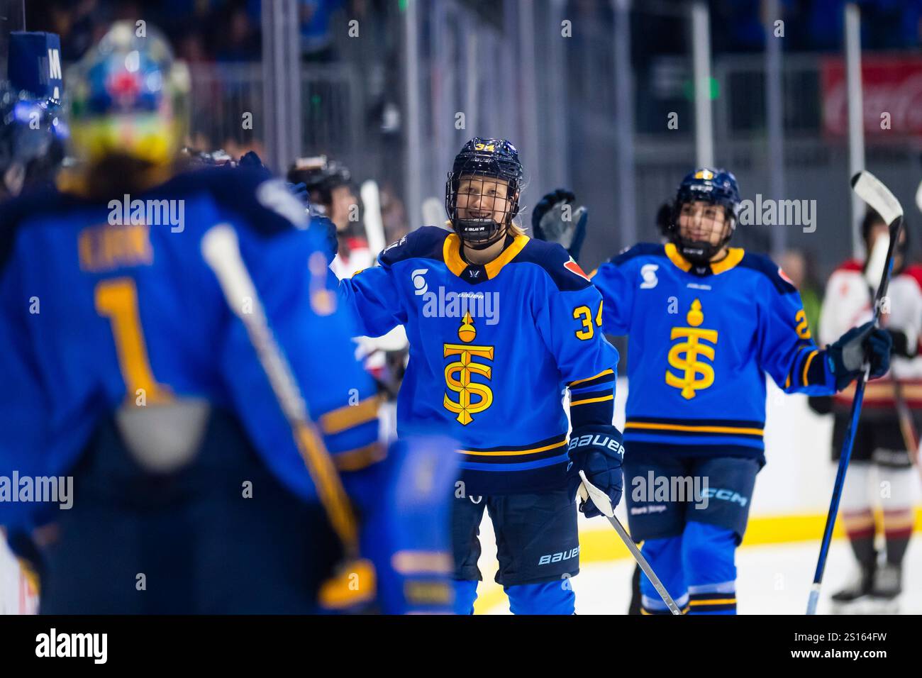 Toronto Sceptres' Hannah Miller (34) celebrates with teammates after ...