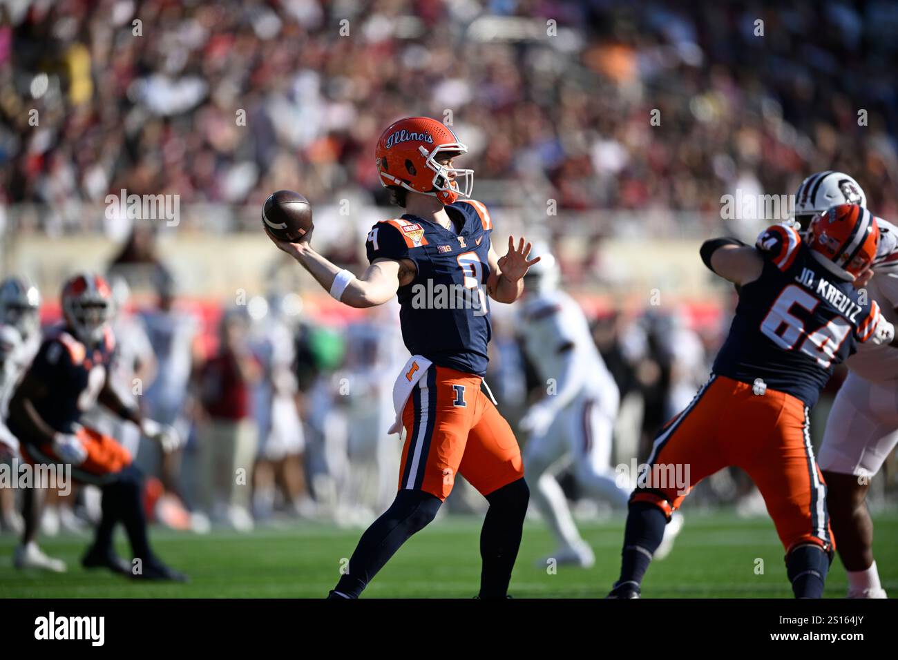 Illinois quarterback Luke Altmyer (9) throws a pass against South ...