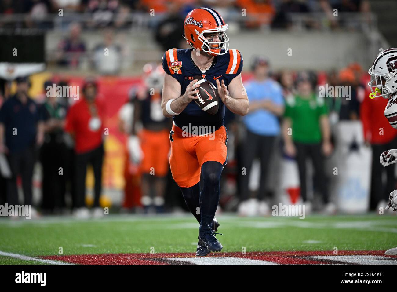 Illinois quarterback Luke Altmyer (9) looks for a receiver against ...
