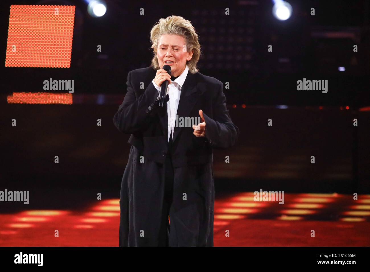 Silvester-Schlagerbooom 2025 live - Die Wunderlichtershow München, 31.12.2024 Gitte Haenning bei ...