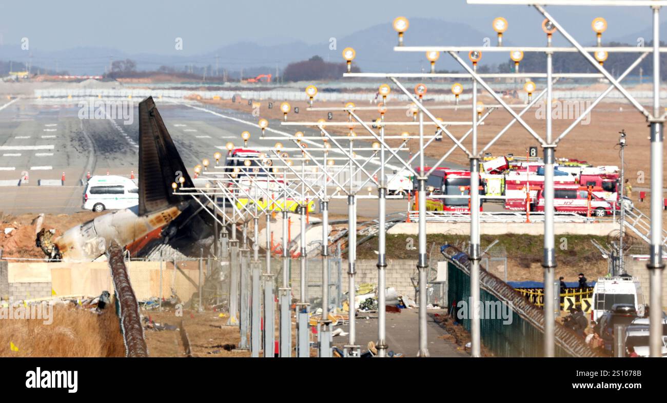 Buses carrying relatives of passengers on a plane which skidded off a ...