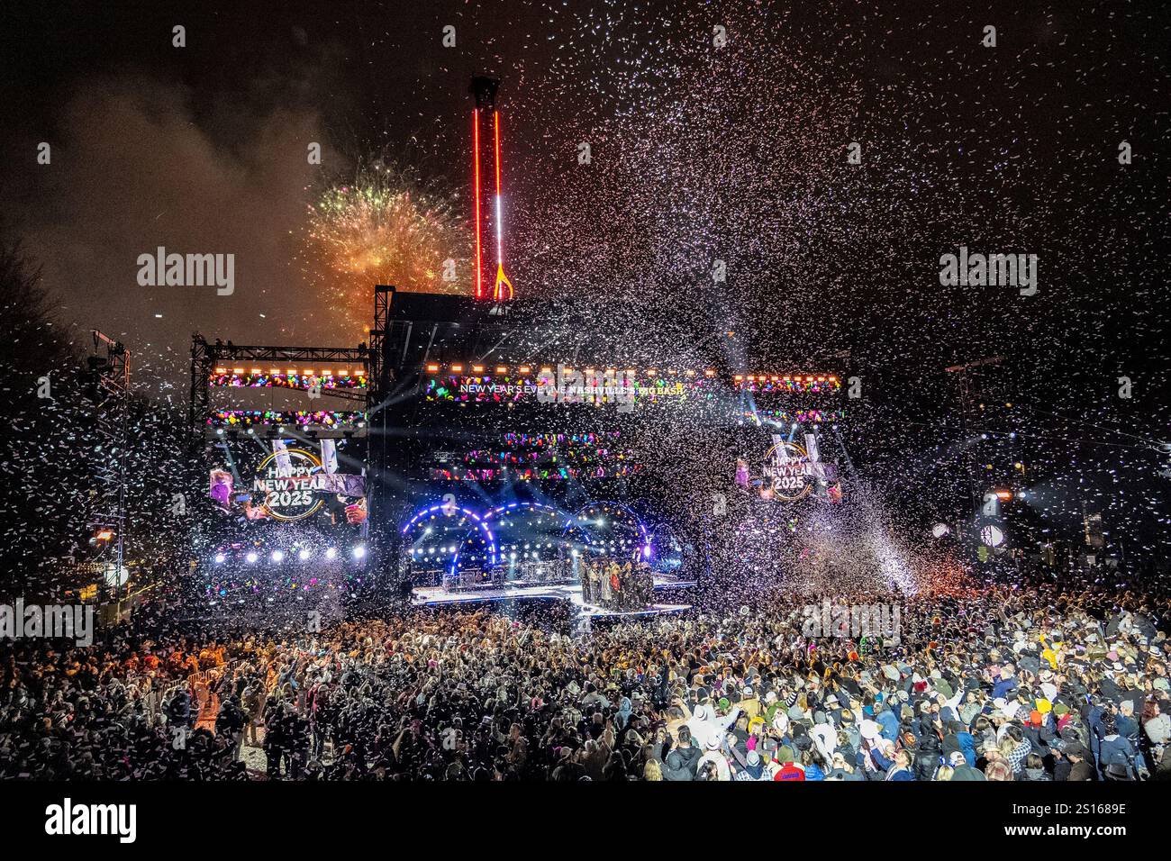 The Music Note drop and fireworks usher in the New Year at Nashville's ...