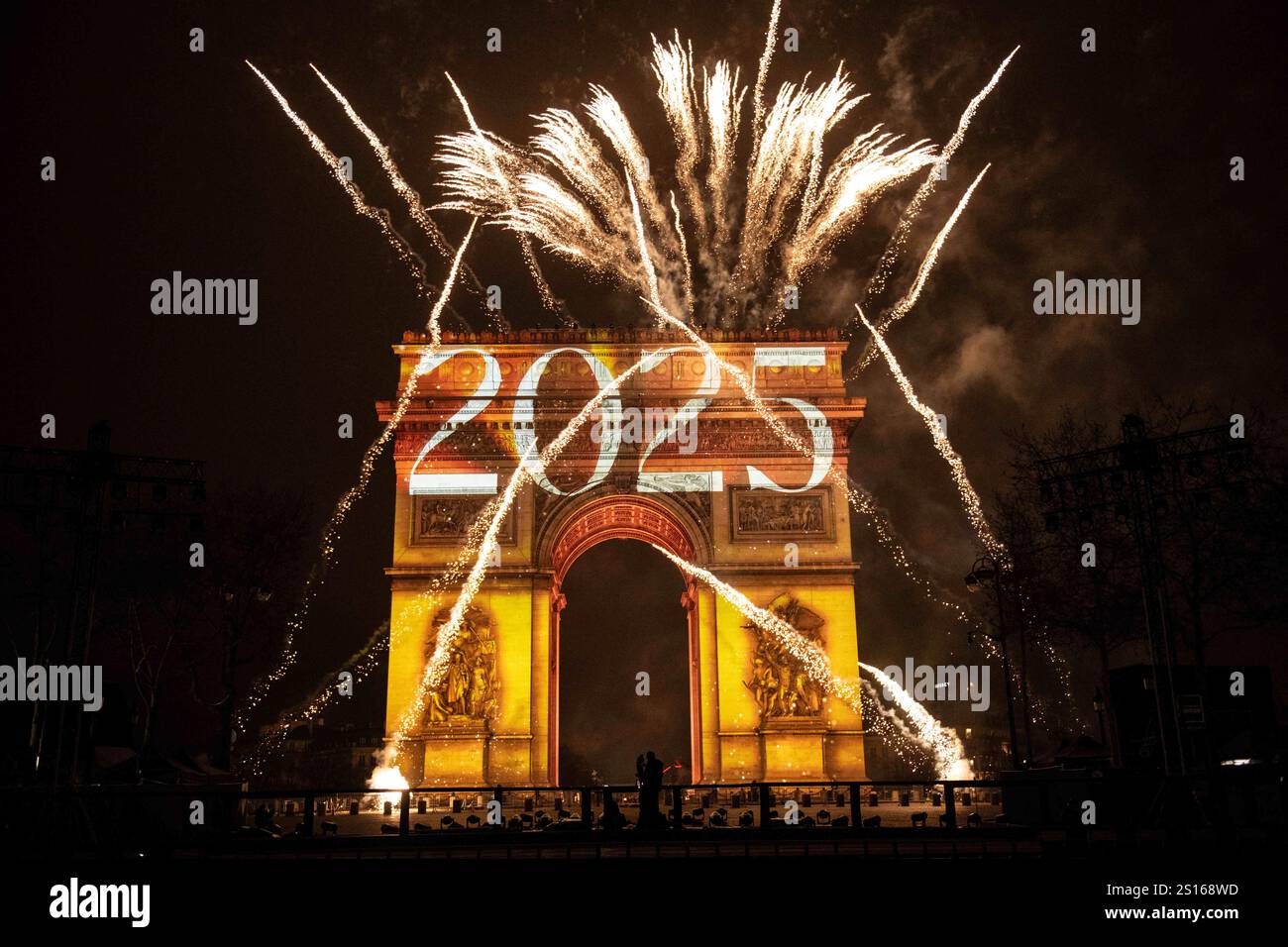 Paris, France. 01st Jan, 2025. Fireworks and light show on the Arc de ...