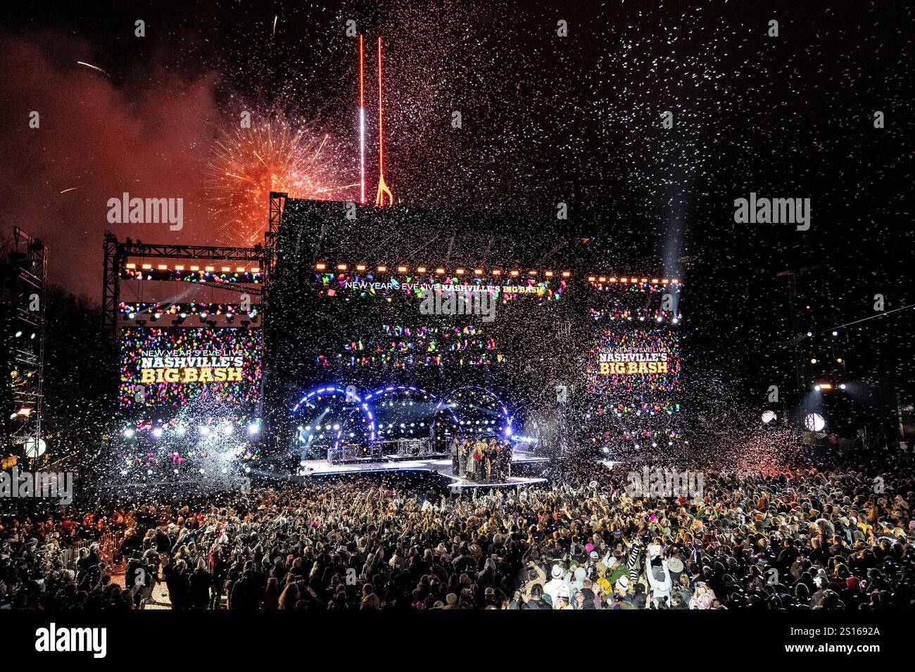 The Music Note drop and fireworks usher in the New Year at Nashville's ...