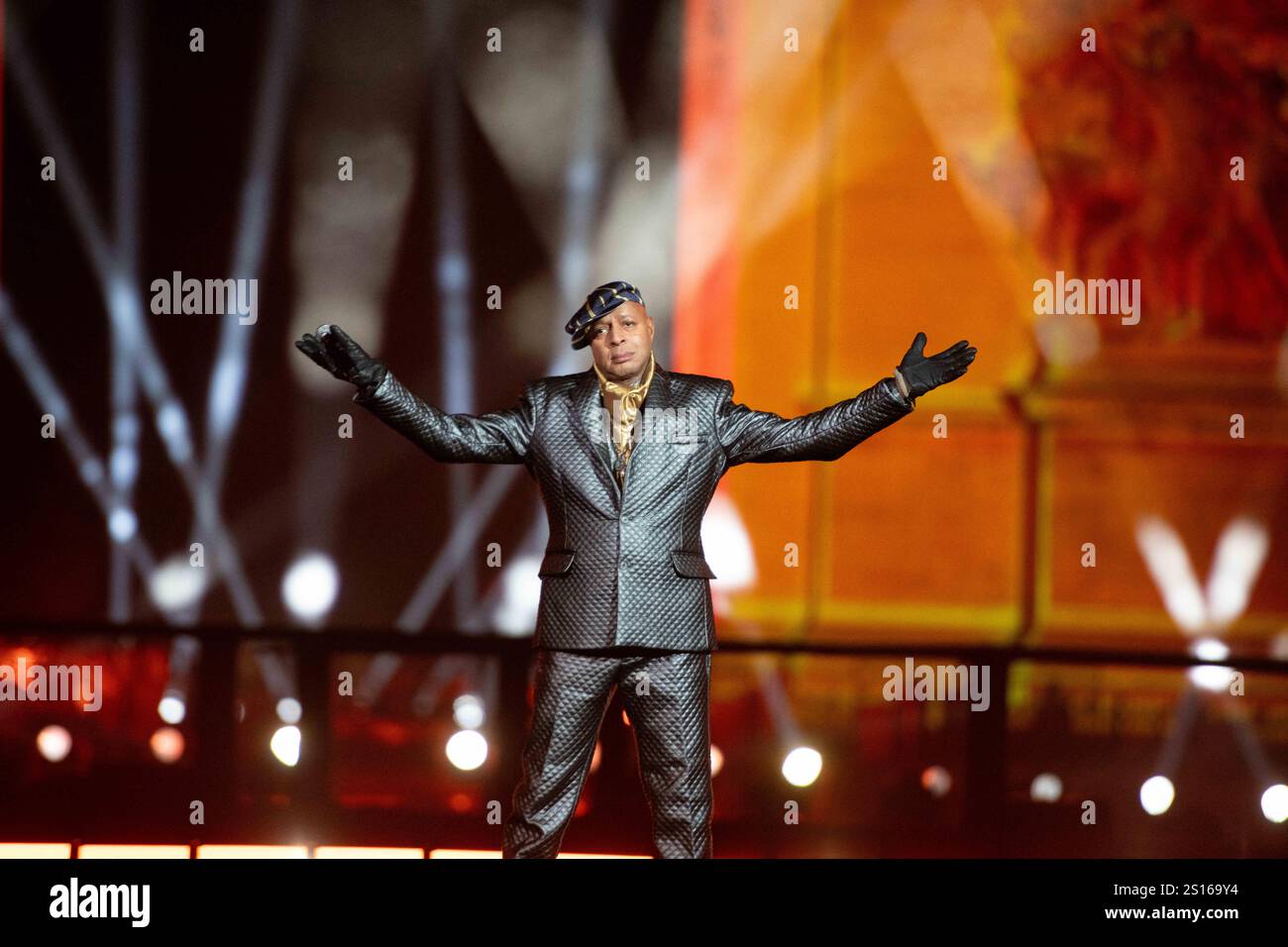 Paris, France. 01st Jan, 2025. Leee John during the concert for the ...