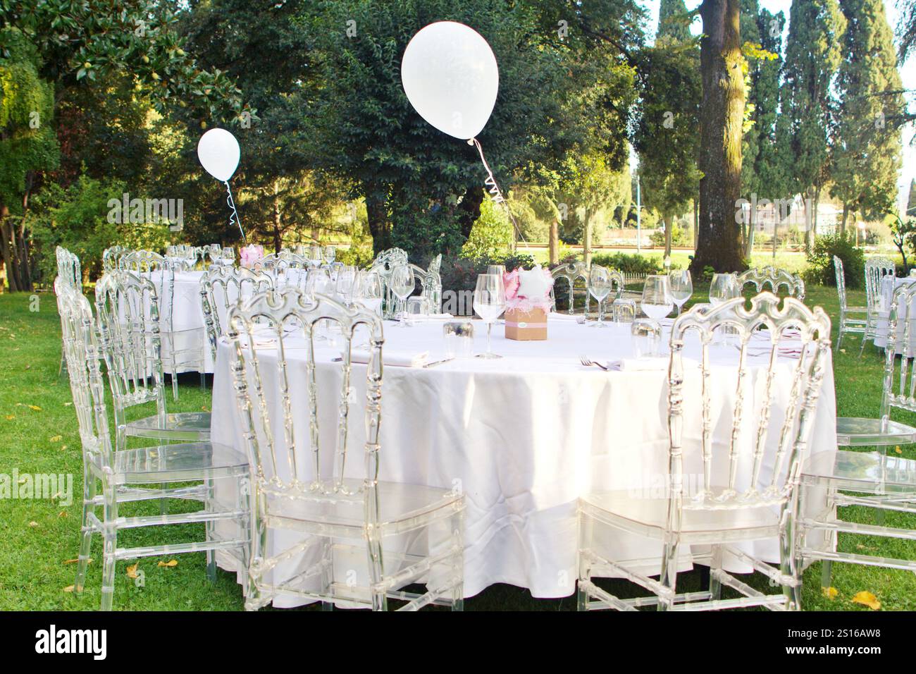 Elegantly table set wedding hi-res stock photography and images - Alamy