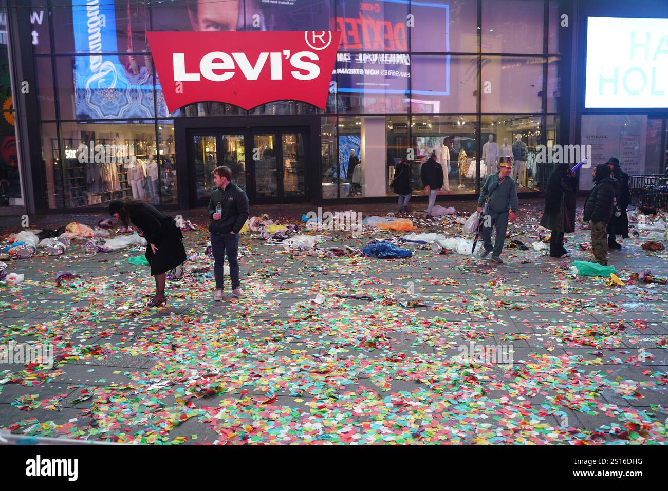 New York, United States. 01st Jan, 2025. Confetti and discarded debris ...