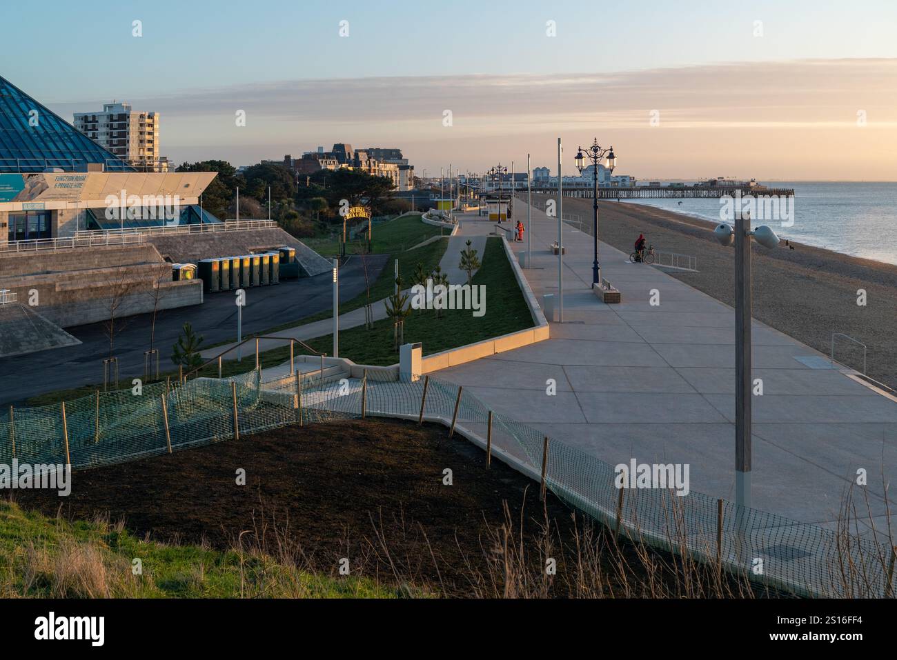 Portsmouth pyramids centre southsea hi-res stock photography and images ...