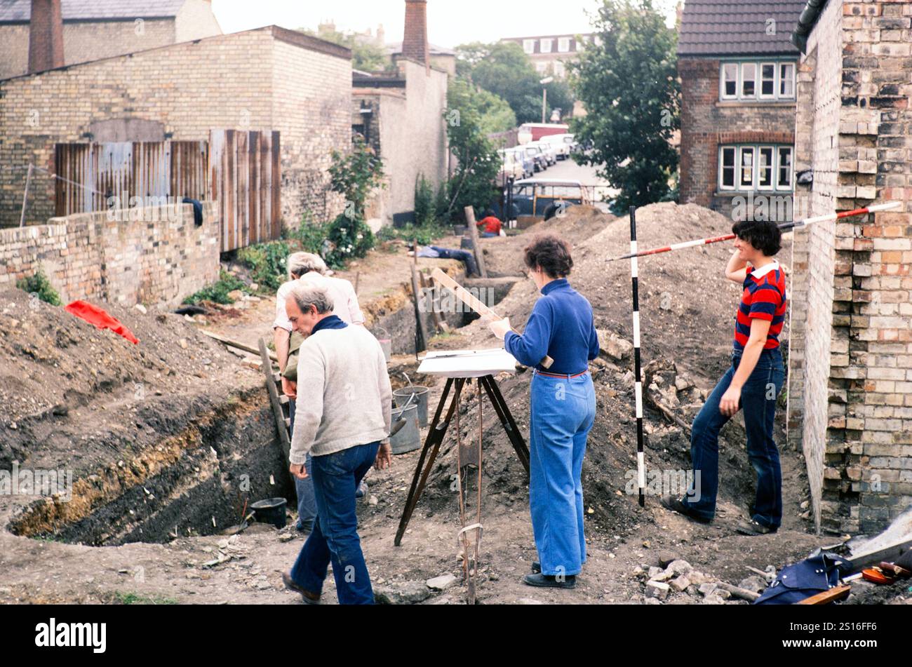 Cambridge University archaeological excavation of a Roman site ...
