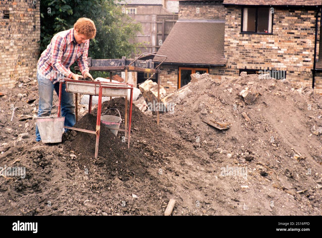 Cambridge University archaeological excavation of a Roman site ...