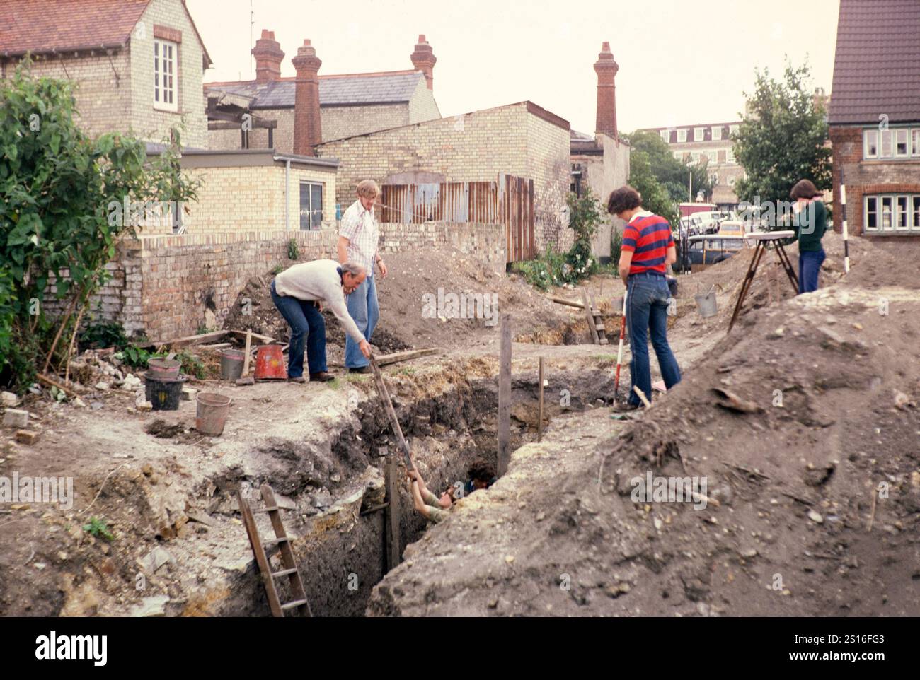 Cambridge University archaeological excavation of a Roman site ...