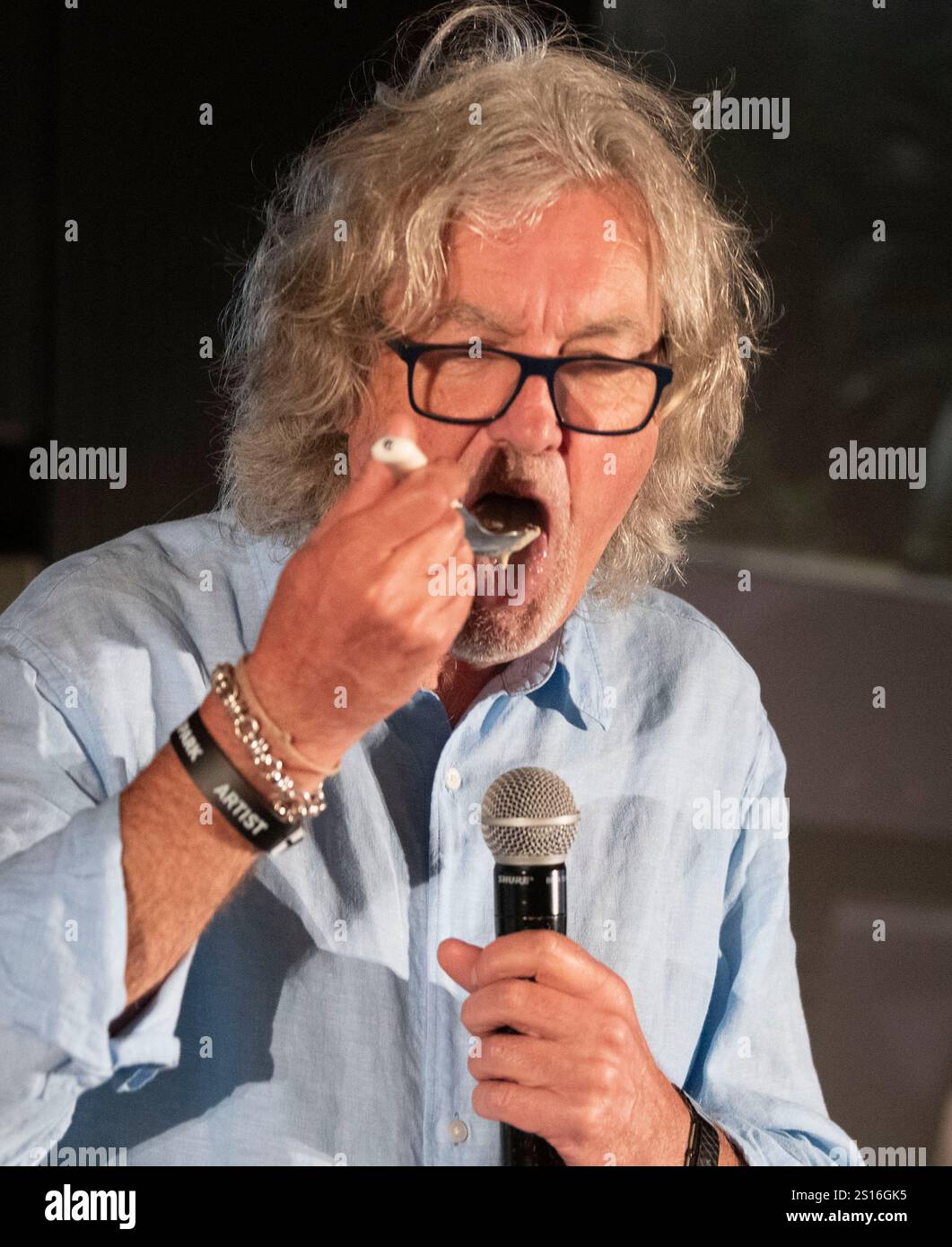 James May and Tom Kerridge mystory cooking bag at Tom Kerridges pub in ...