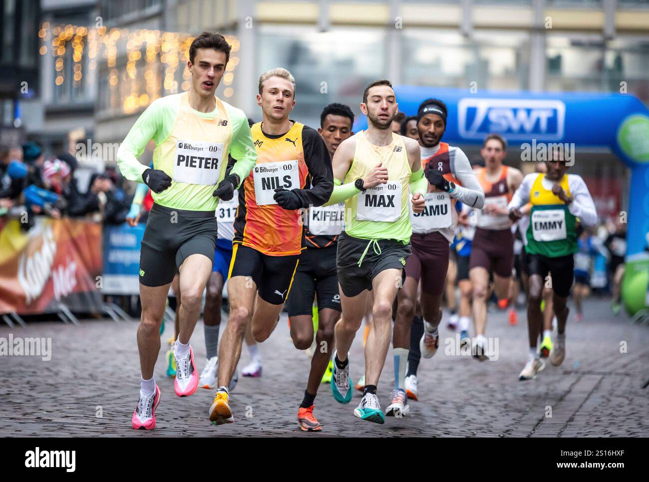 Trier, Deutschland. 31st Dec, 2024. Unterwegs im Bitburger-0, 0%-Lauf der Asse (von links ...