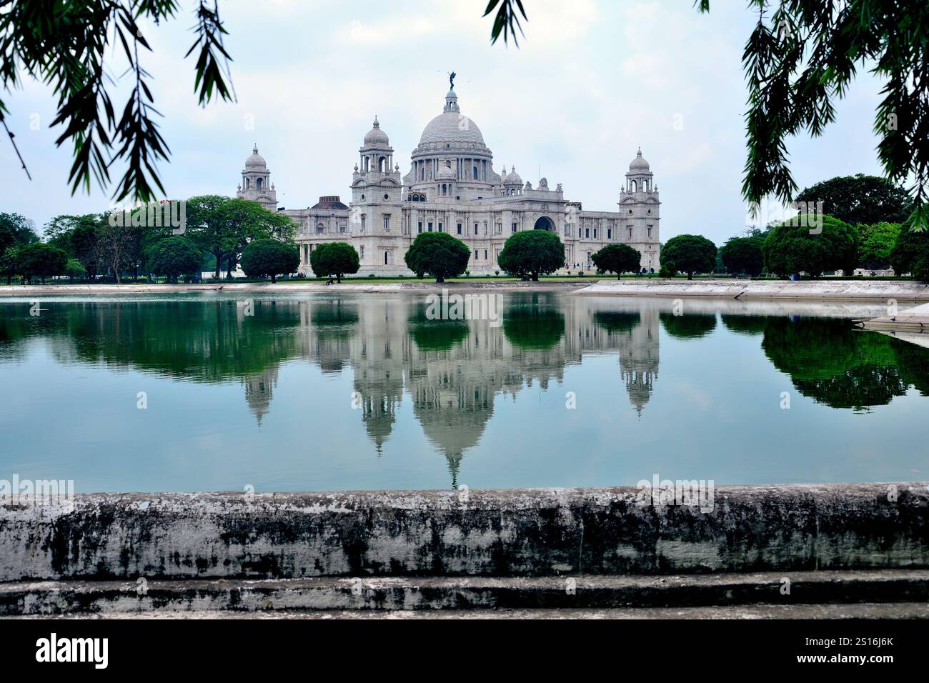 The Victoria Memorial, is a large marble monument on the Maidan in ...