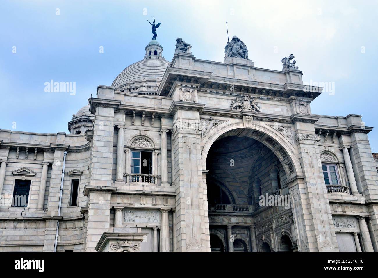 The Victoria Memorial, is a large marble monument on the Maidan in ...