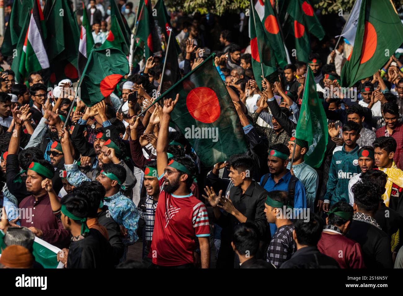 Dhaka, Bangladesh. 31st Dec, 2024. Students and supporters shout slogans and hold Bangladesh ...