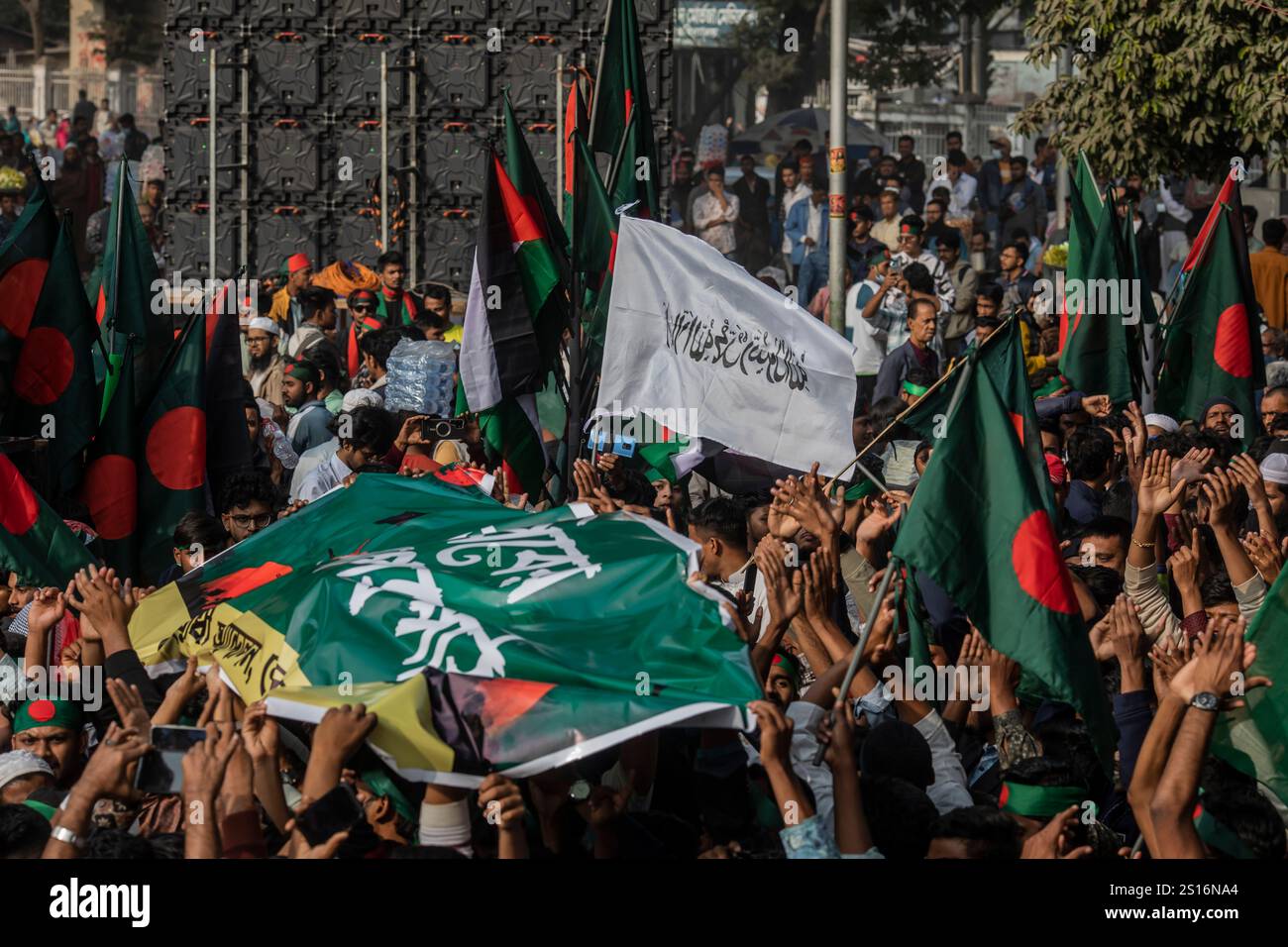 Dhaka, Bangladesh. 31st Dec, 2024. Students and supporters shout slogans and hold Bangladesh ...