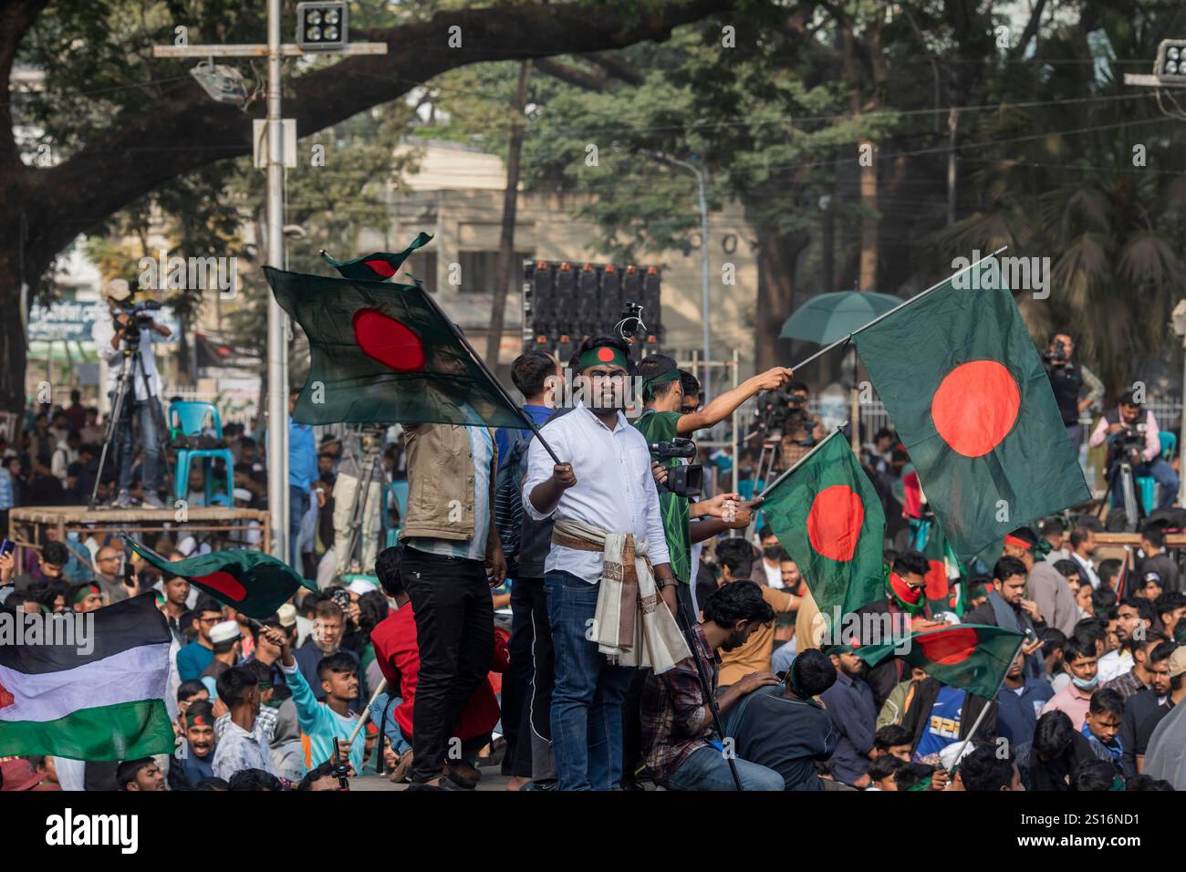 Dhaka, Bangladesh. 31st Dec, 2024. Students and supporters shout ...