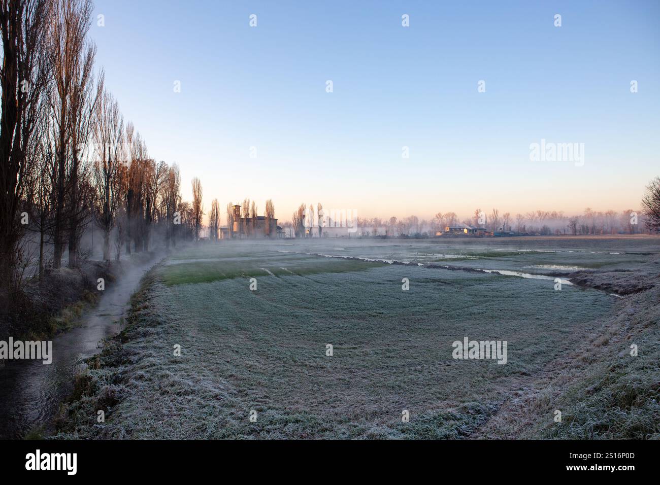 Countryside in winter morning hi-res stock photography and images - Alamy
