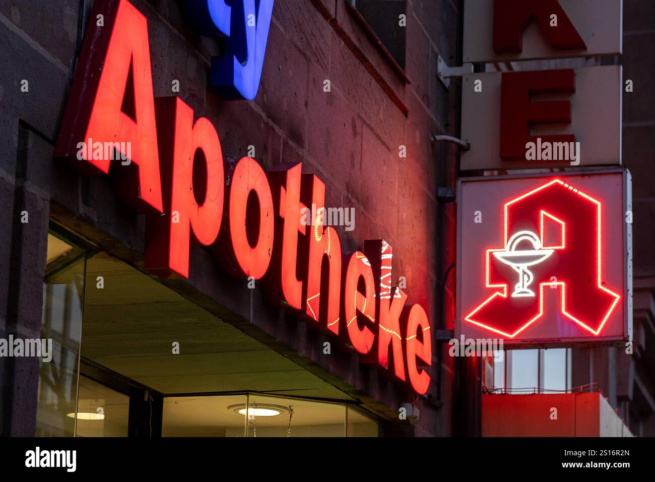 Schild mit schlange hi-res stock photography and images - Alamy