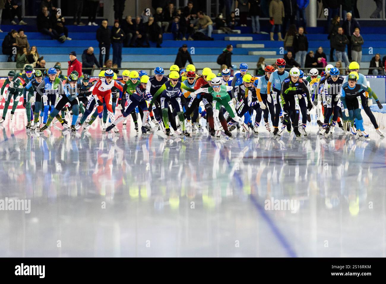 HEERENVEEN - Atmosphere of the women's peloton during the Dutch ...