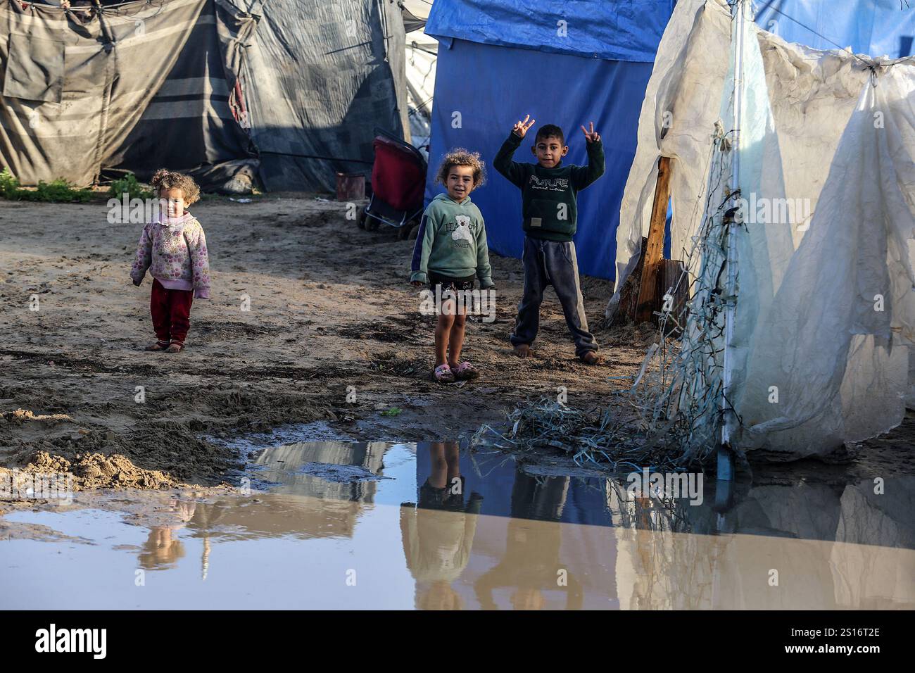 Khan Yunis, Palestinian Territories. 01st Jan, 2025. Displaced ...