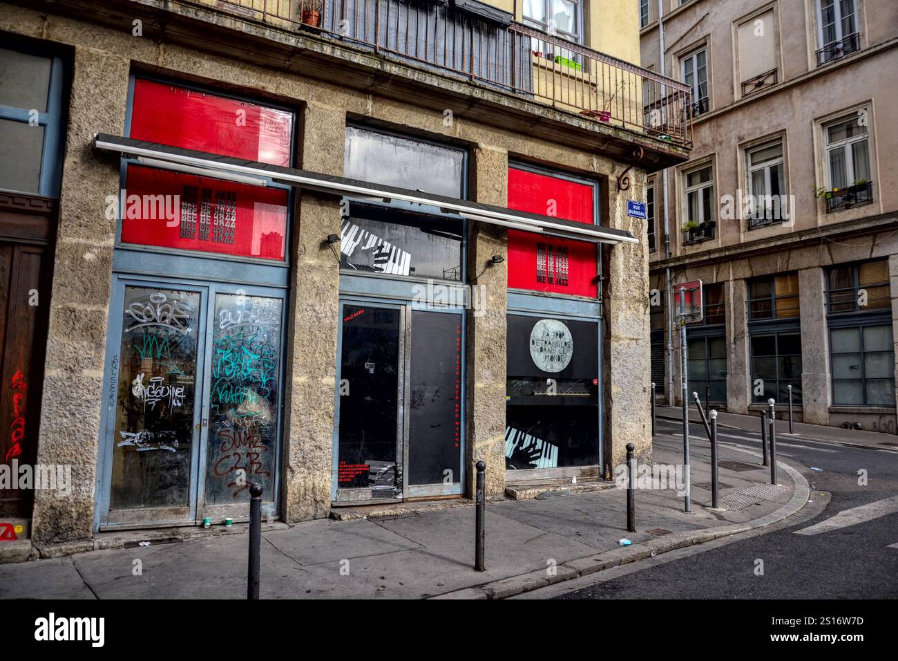 Lyon, France - November 11th 2021 : Abandonned facade of an ancient ...