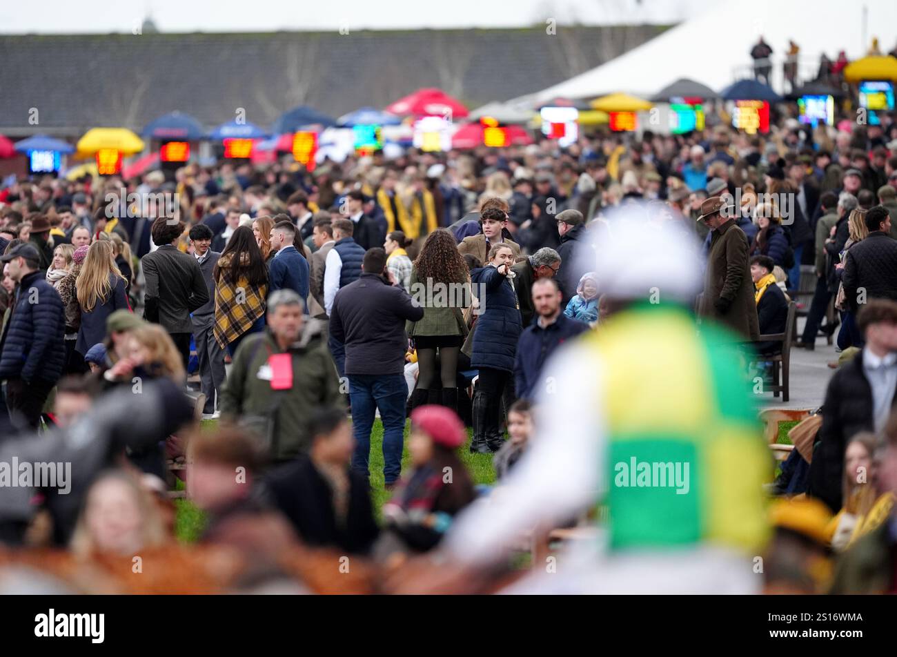 A view of the crowd before the Betfair Handicap Chase during New Year's ...