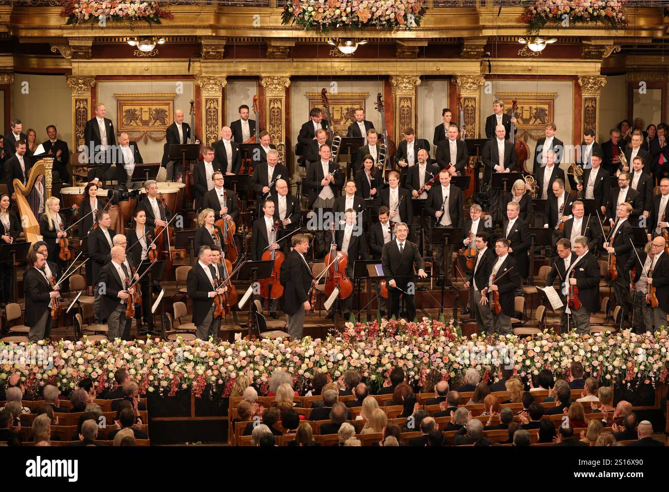 (250101) -- VIENNA, Jan. 1, 2025 (Xinhua) -- The Vienna Philharmonic ...