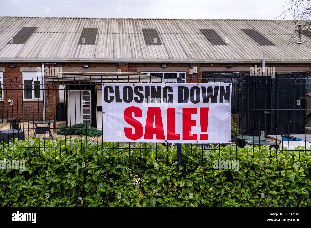 Store closing poster sign hi-res stock photography and images - Alamy