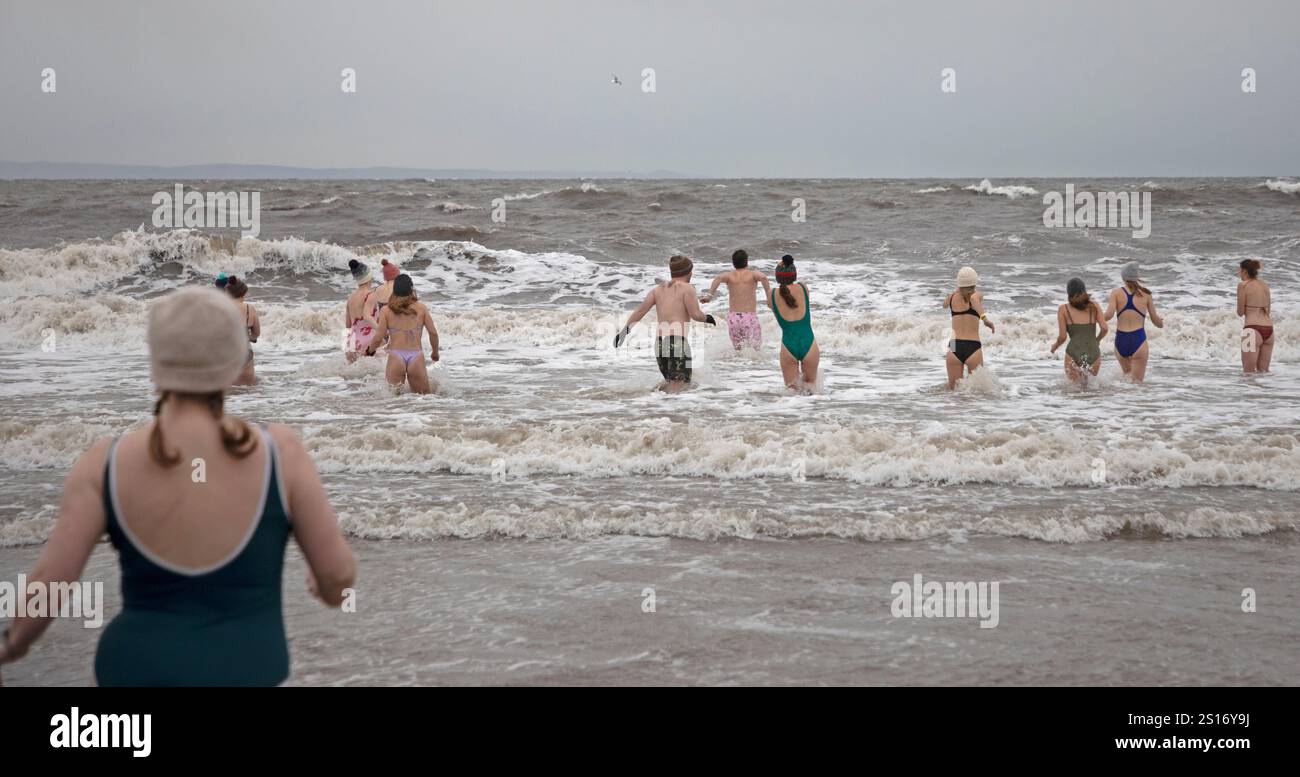 Portobello, Edinburgh, Scotland, UK. 1st January 2025. Hundred of brave ...