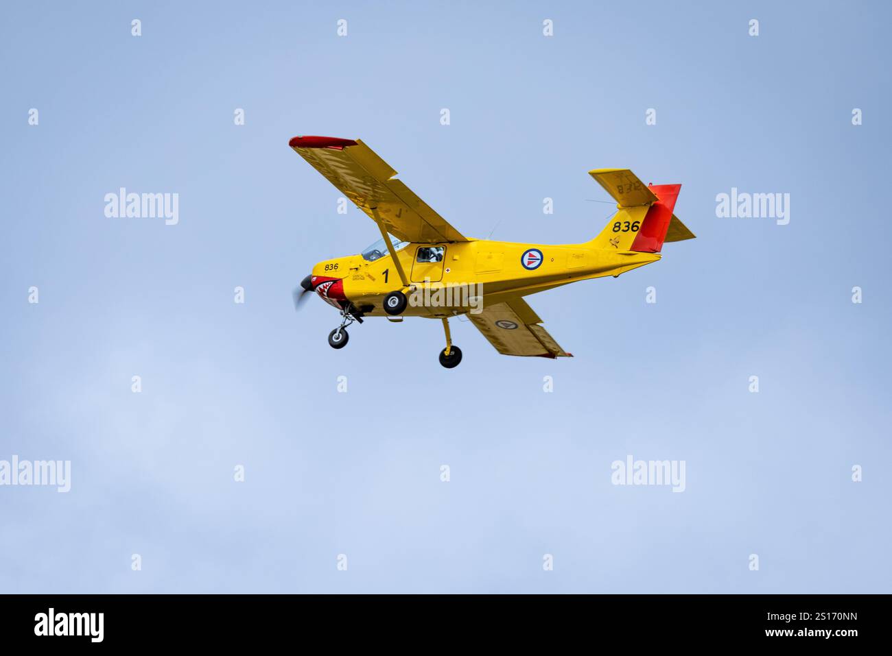 Royal Norwegian Air Force - Yellow Sparrows display team, arriving at ...