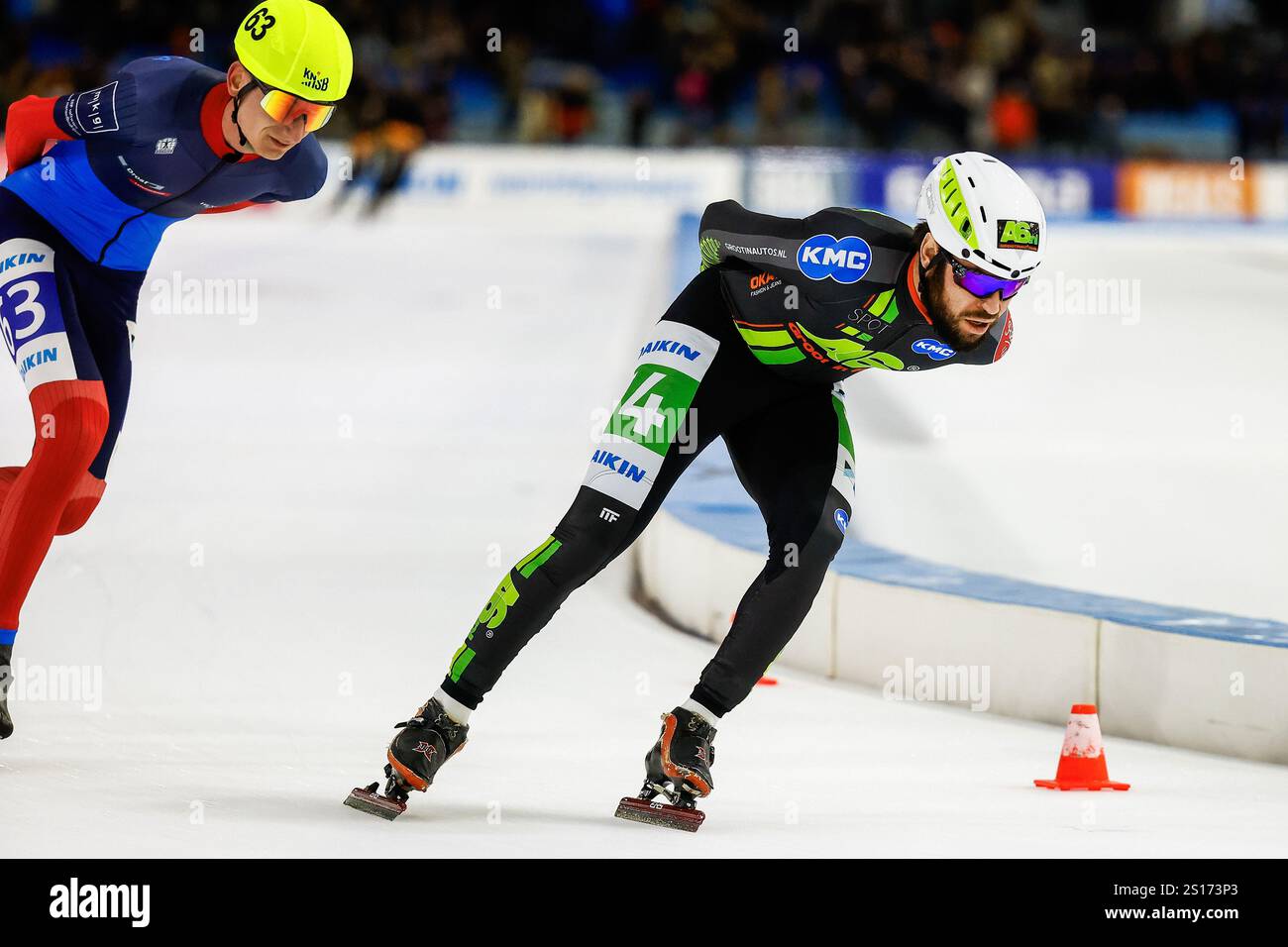 HEERENVEEN - Sjinkie Knegt in action during the Dutch marathon speed ...