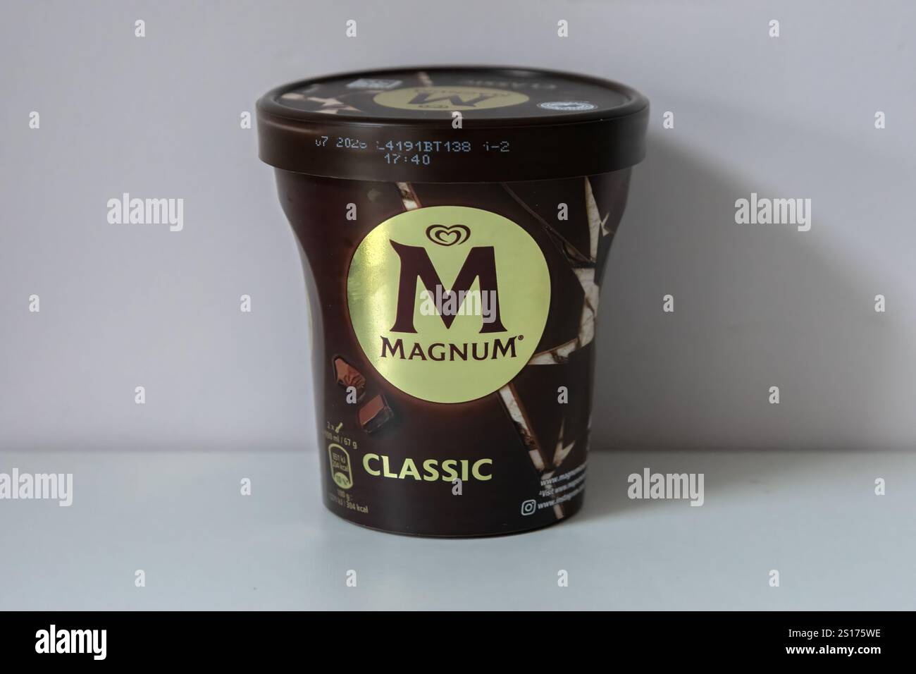 Magnum ice cream billboard hi-res stock photography and images - Alamy