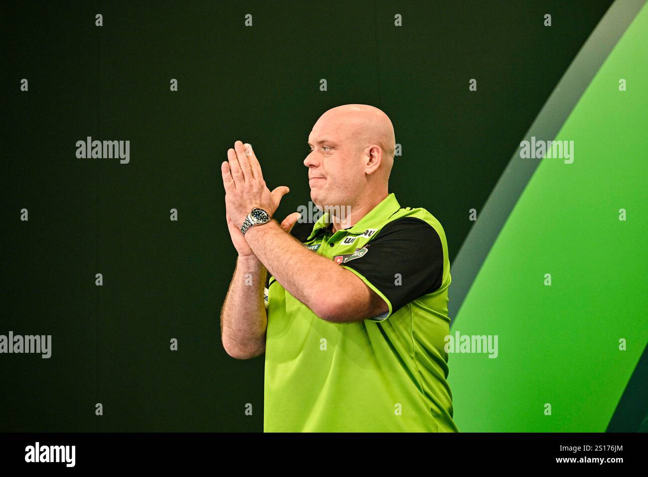 Alexandra Palace, London, UK. 1st Jan, 2025. 2024/25 PDC Paddy Power World Darts Championships ...