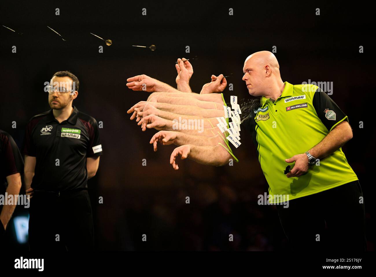 Alexandra Palace, London, UK. 1st Jan, 2025. 2024/25 PDC Paddy Power World Darts Championships ...