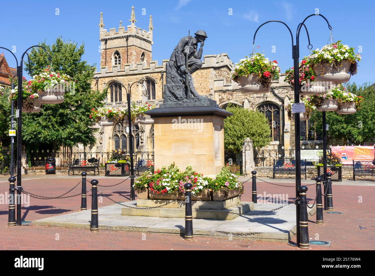Huntingdon All Saints' Church in the Market Square with the Huntingdon Thinking Soldier War ...