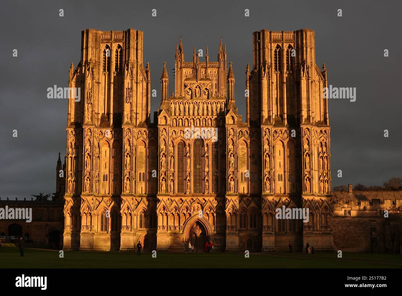 Wells Cathedral, Somerset, Air ambulance, Autumn light, Helicopter ...