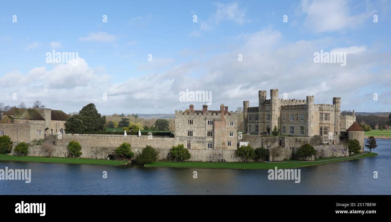 Leeds Castle, Kent, Castle moat & Walls, Kent the garden of England ...