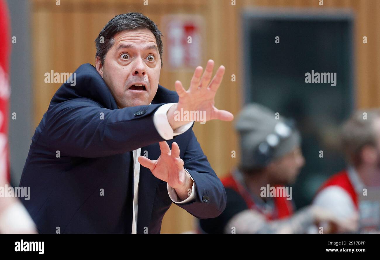 v.l. Head-Coach Sasa Filipovski (Wuerzburg Baskets), 30.12.2024 ...