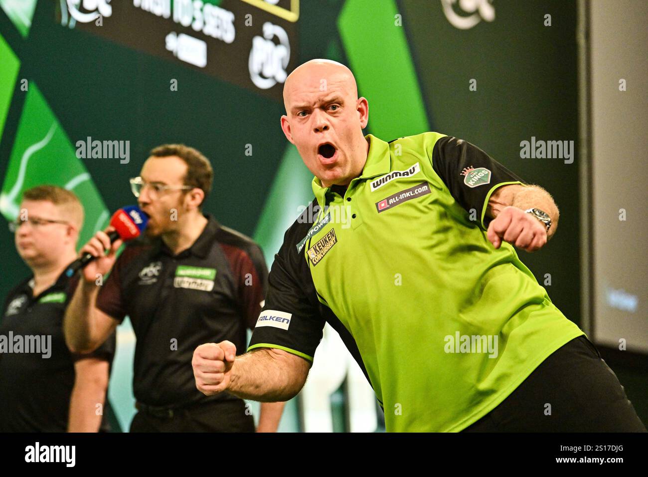 Alexandra Palace, London, UK. 1st Jan, 2025. 2024/25 PDC Paddy Power World Darts Championships ...