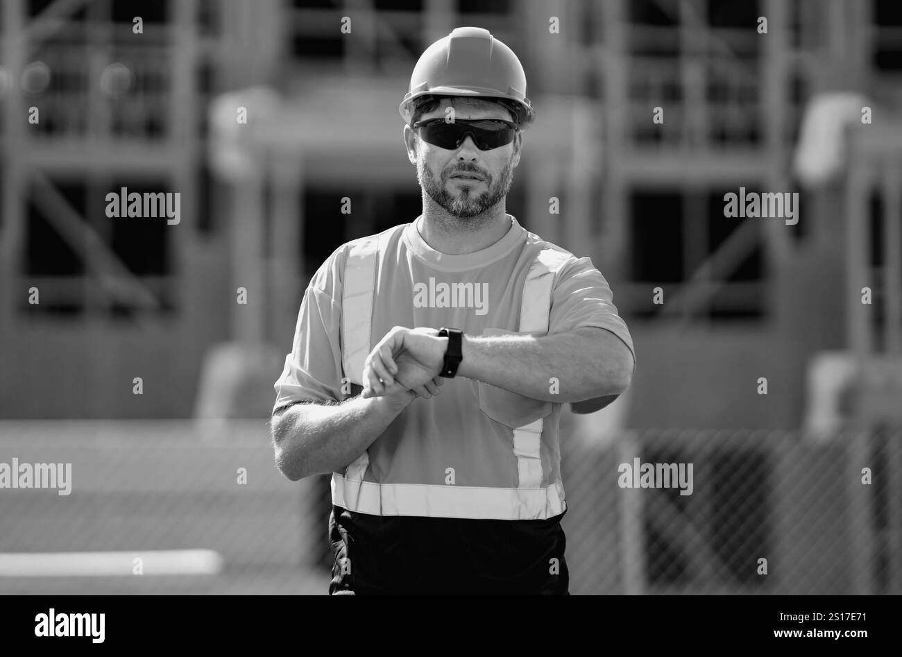 Male hispanic construction worker Black and White Stock Photos & Images ...