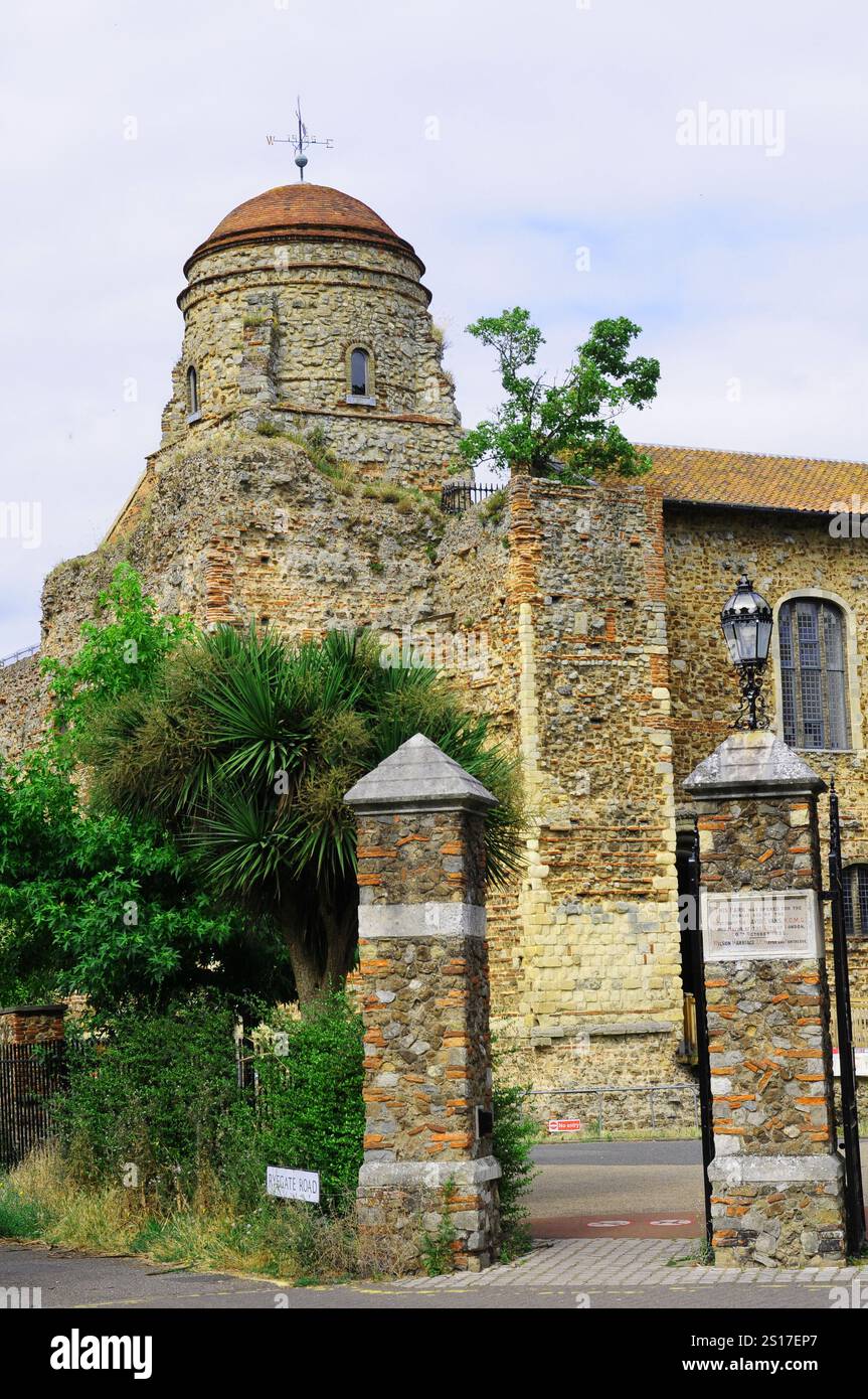 High medieval castle 11th century hi-res stock photography and images ...
