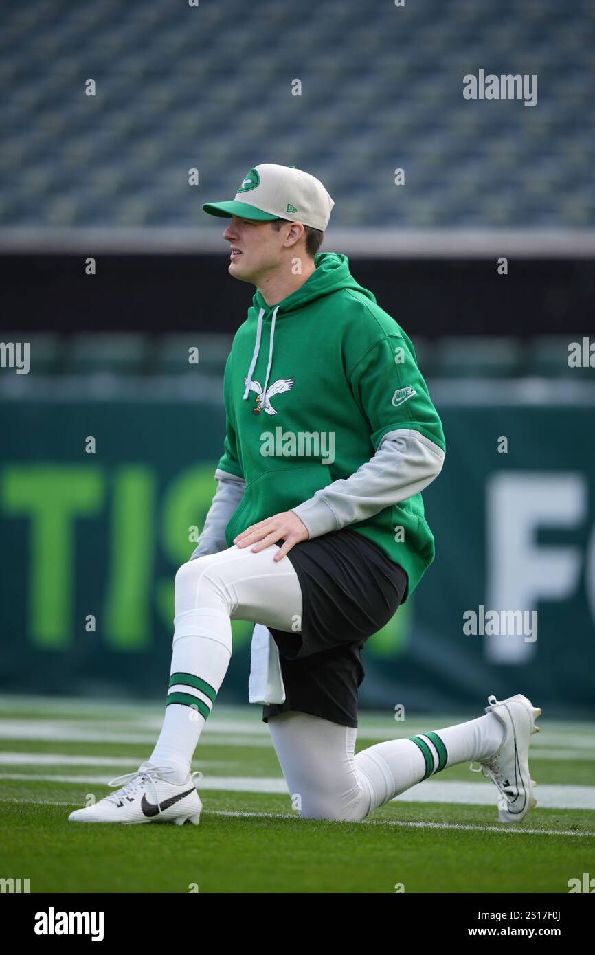 Philadelphia Eagles' Tanner McKee warms up before an NFL football game ...
