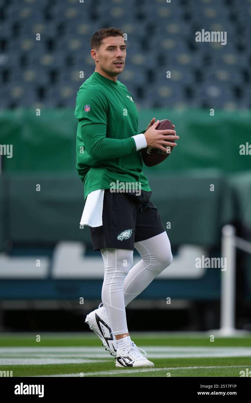 Philadelphia Eagles' Ian Book warms up before an NFL football game ...